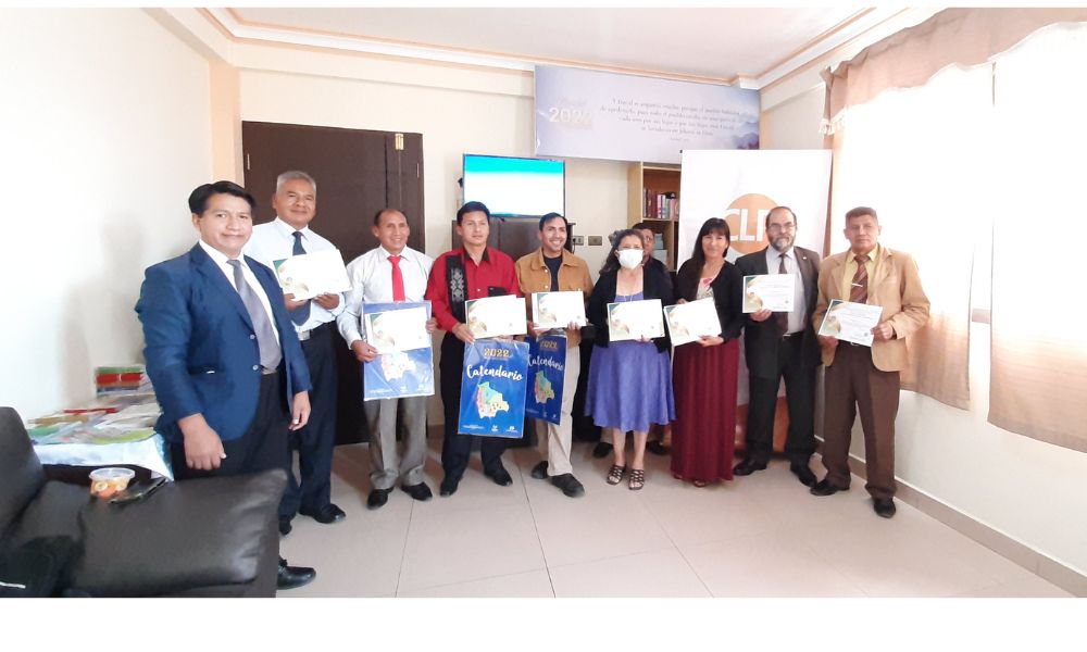 UNIVERSIDAD UDABOL ENTREGA CERTIFICADOS EN COCHABAMBA